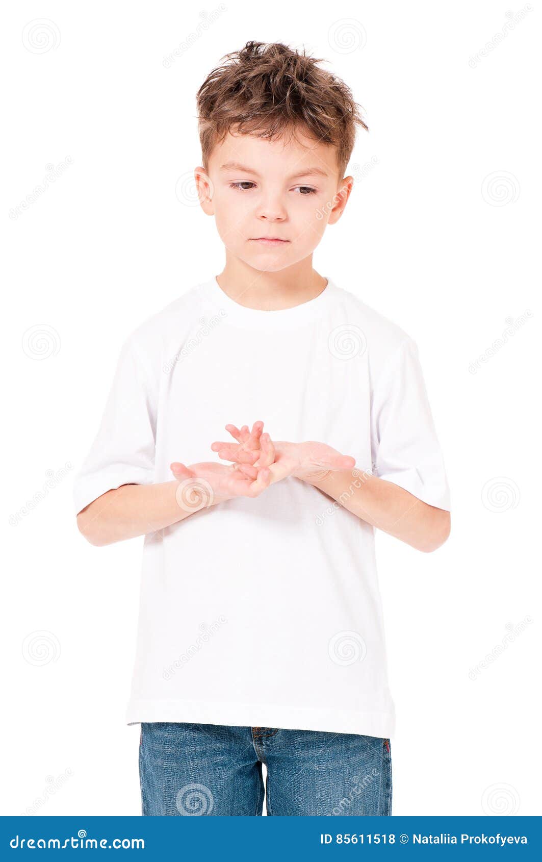 Rapaz Pequeno Que Olha Afastado Foto de Stock - Imagem de silêncio ...