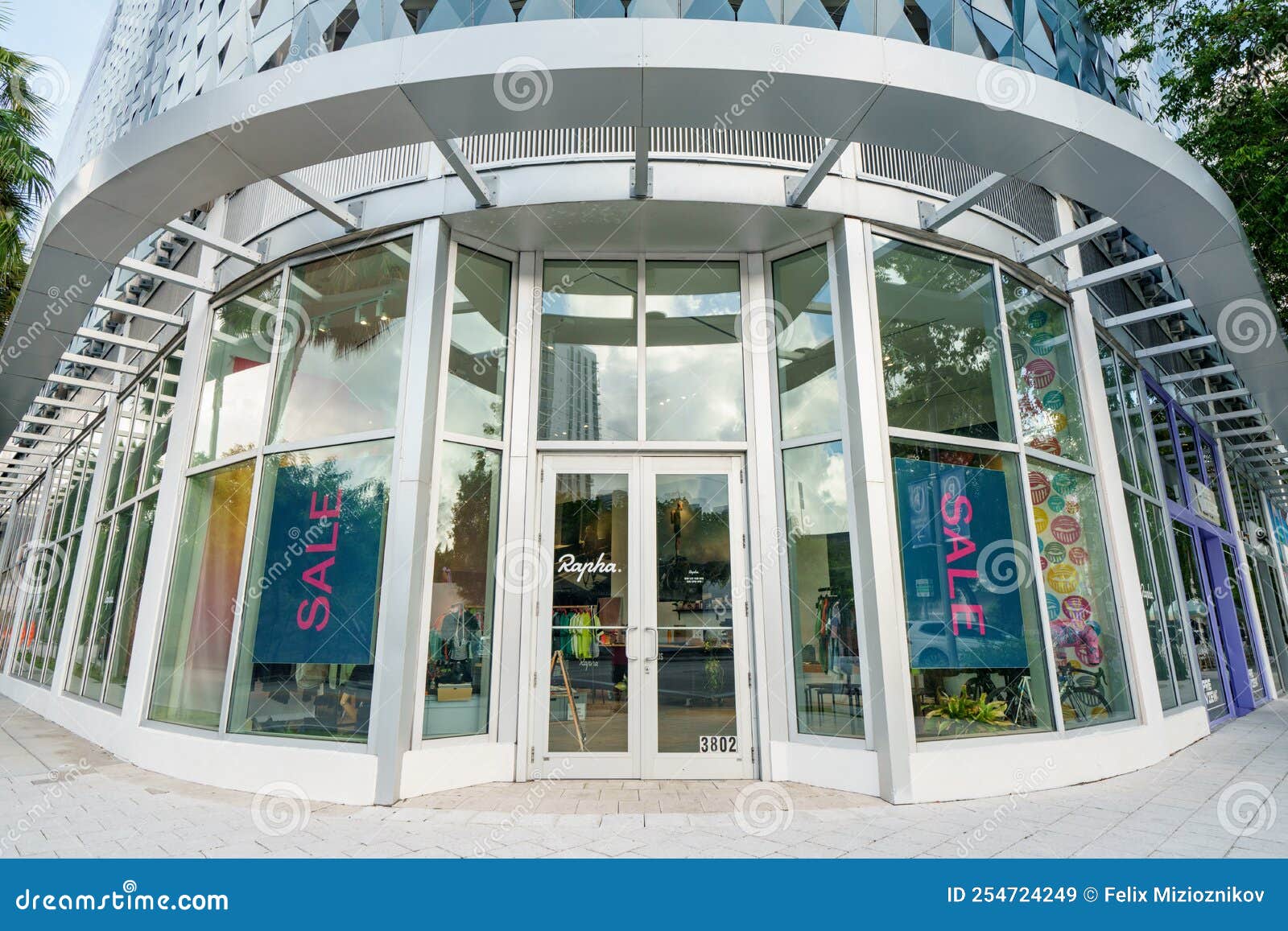 Rapha Design District Miami Editorial Stock Image - Image of retail ...