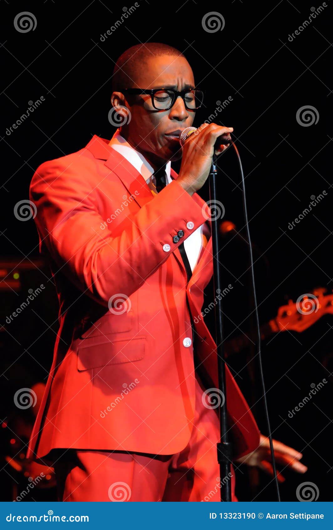 Raphael Saadiq Performing Live. Editorial Image - Image of talent, male ...