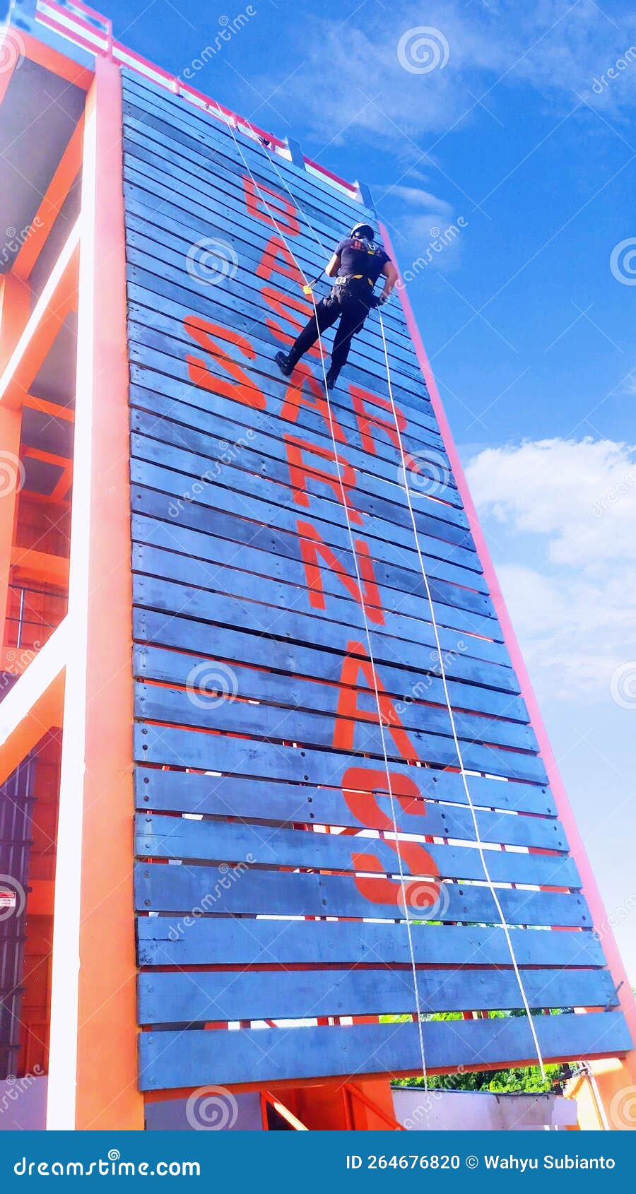RAPPELLING editorial image. Image of skill, high, climb - 264676820