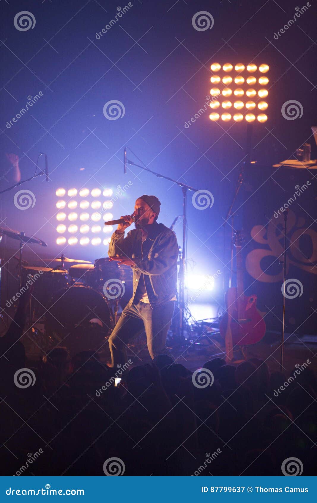 Rapper editorial photography. Image of hand, foot, fall - 87799637