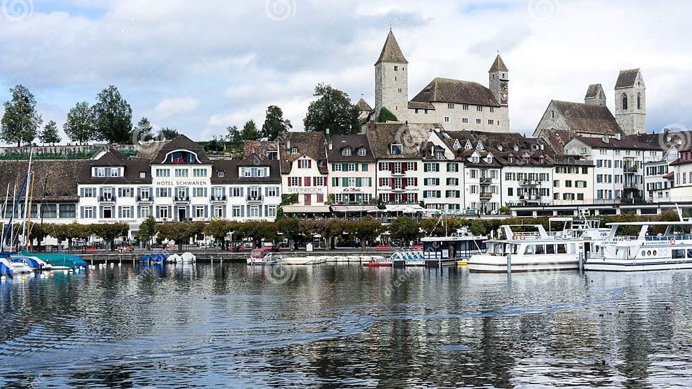 Rapperswil - la Suisse photo stock éditorial. Image du bateau - 46108723