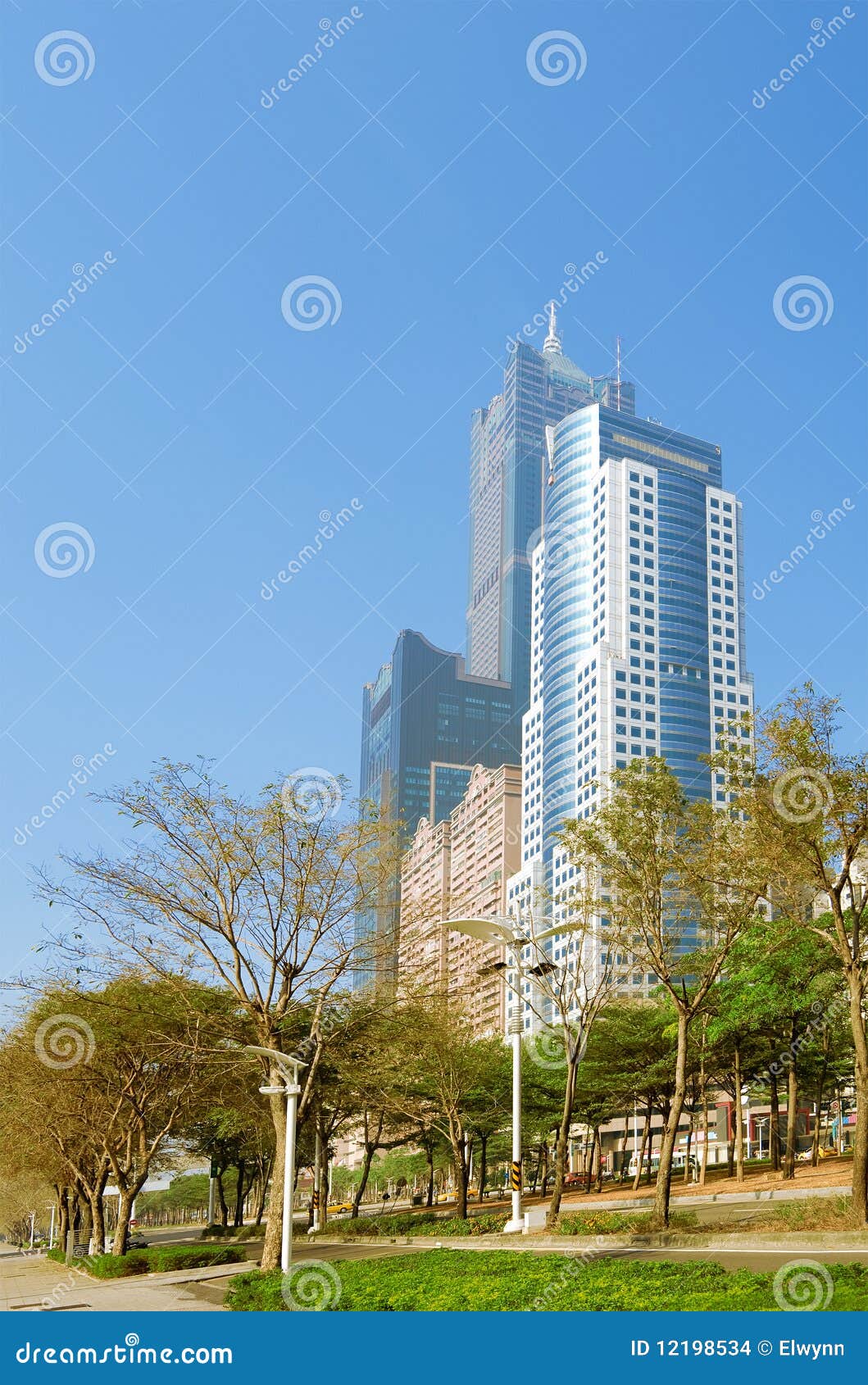 Rascacielos foto de archivo. Imagen de majestuoso, comunidad - 12198534