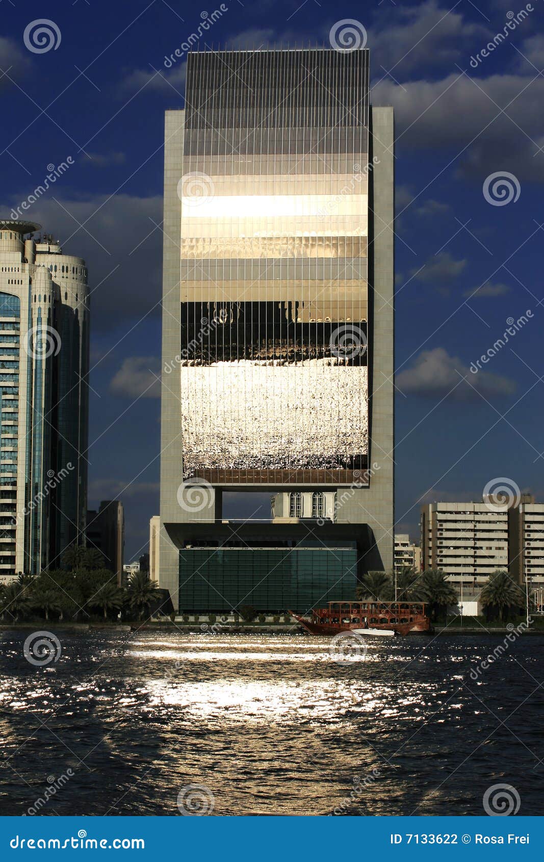 Rascacielos de Dubai foto de archivo. Imagen de lujo, sitio - 7133622