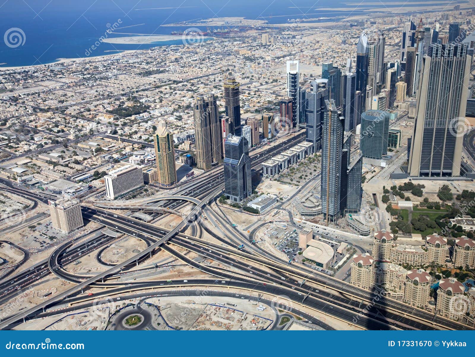 Rascacielos en Dubai. UAE. foto de archivo. Imagen de edificio - 17331670