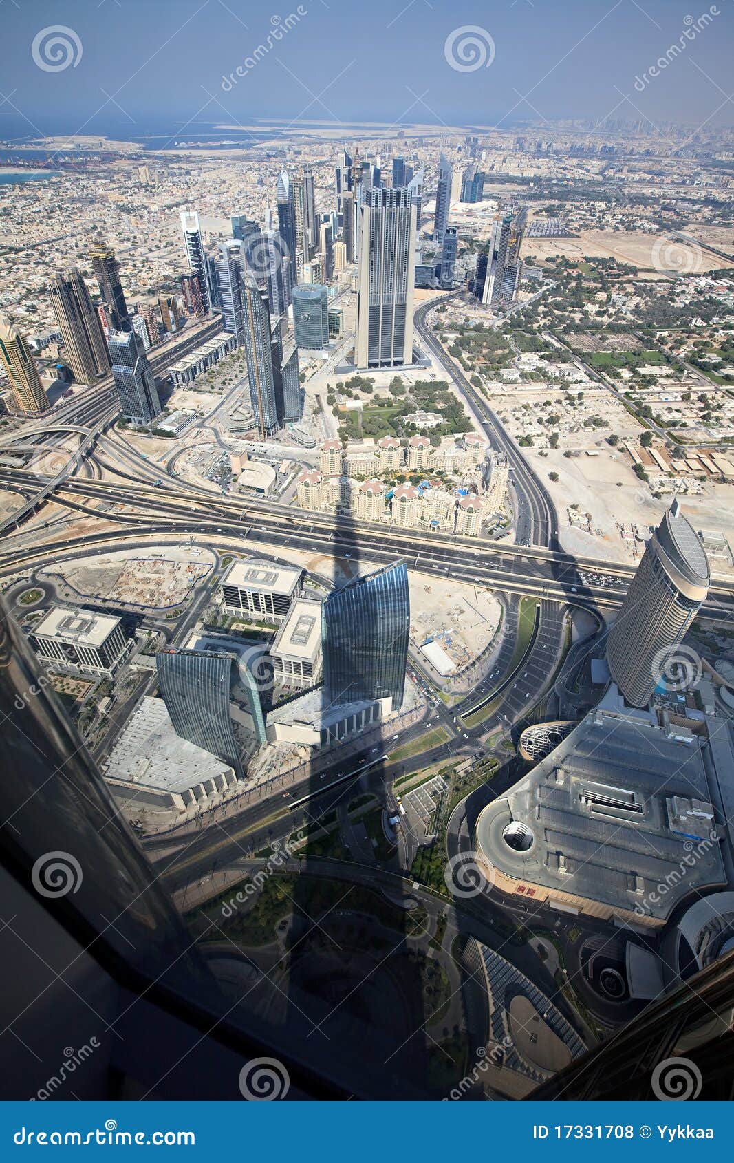 Rascacielos en Dubai. UAE. foto de archivo. Imagen de edificio - 17331708