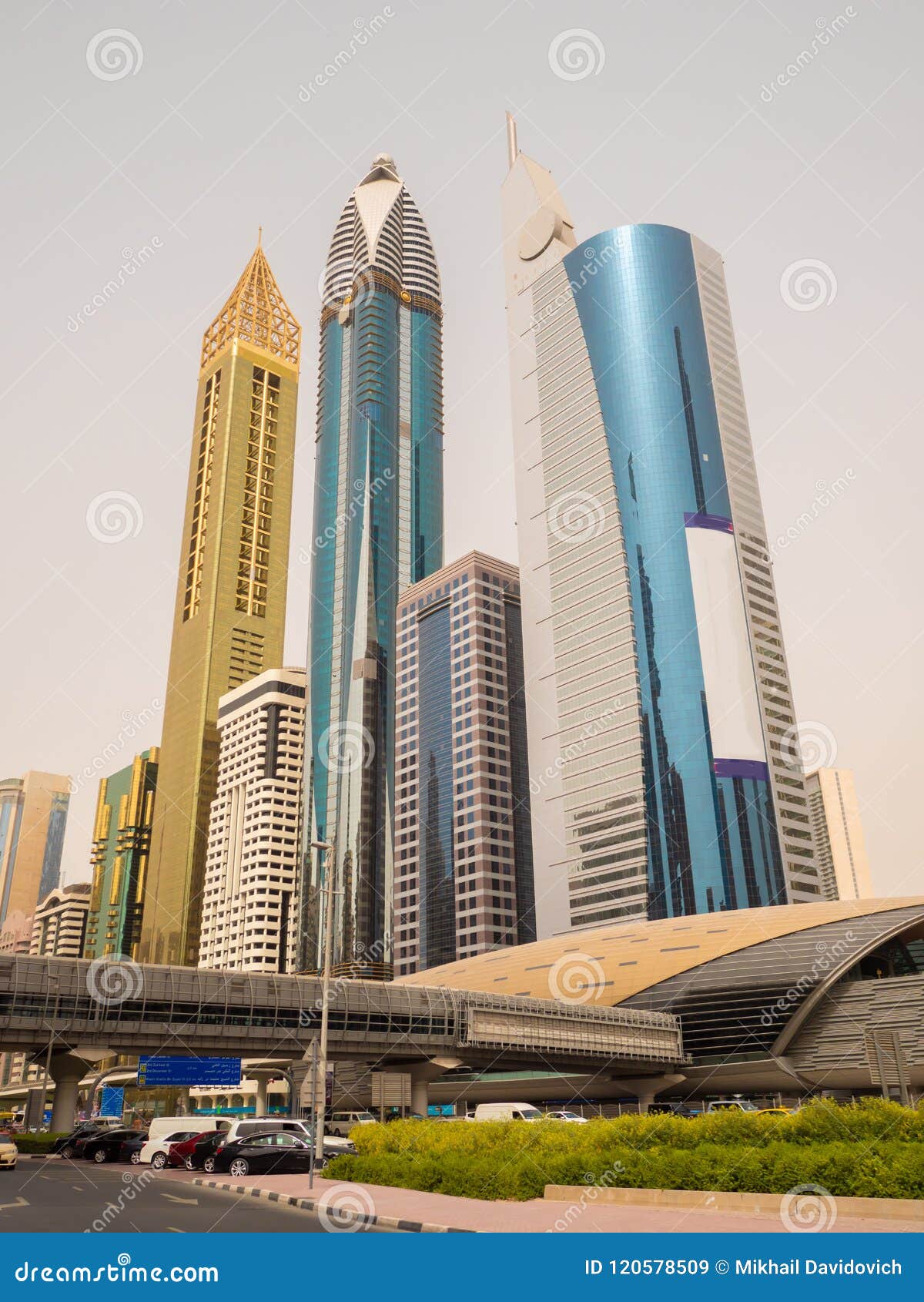 Rascacielos En Sheikh Zayed Road En Dubai Imagen de archivo editorial ...