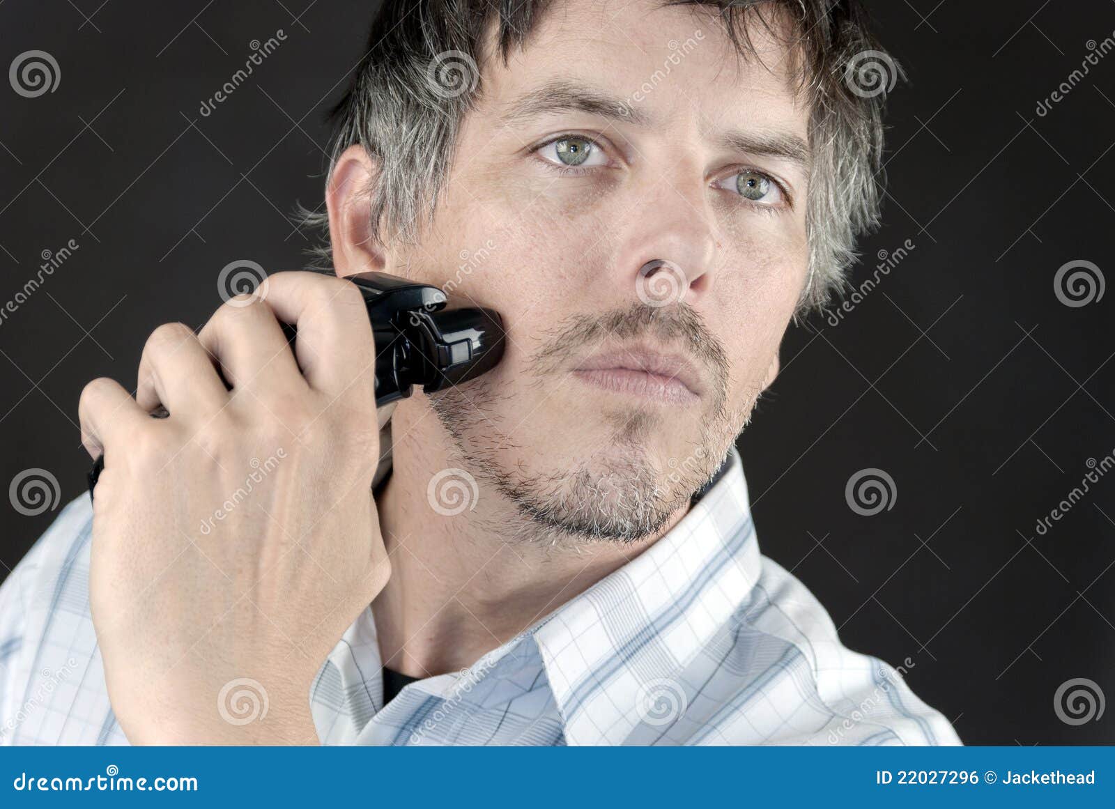 Raser d'homme photo stock. Image du personne, type, velu - 22027296