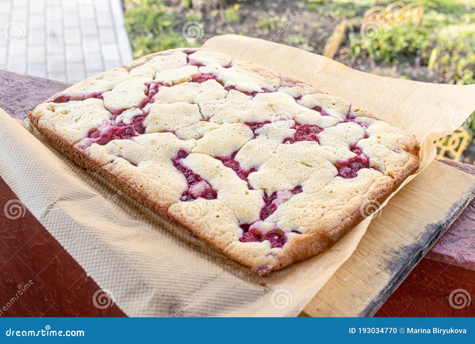 Raspberry Curd Pie Recipe Step by Step. Ready-baked Raspberry Pie Stock ...