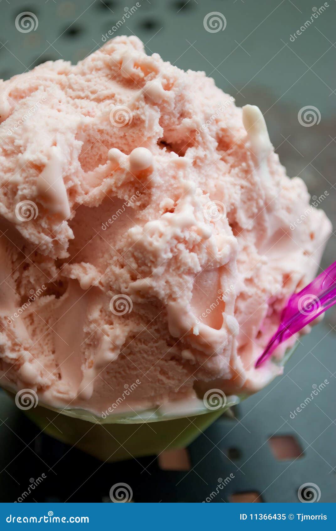 Raspberry Gelato stock image. Image of green, sugar, cold - 11366435