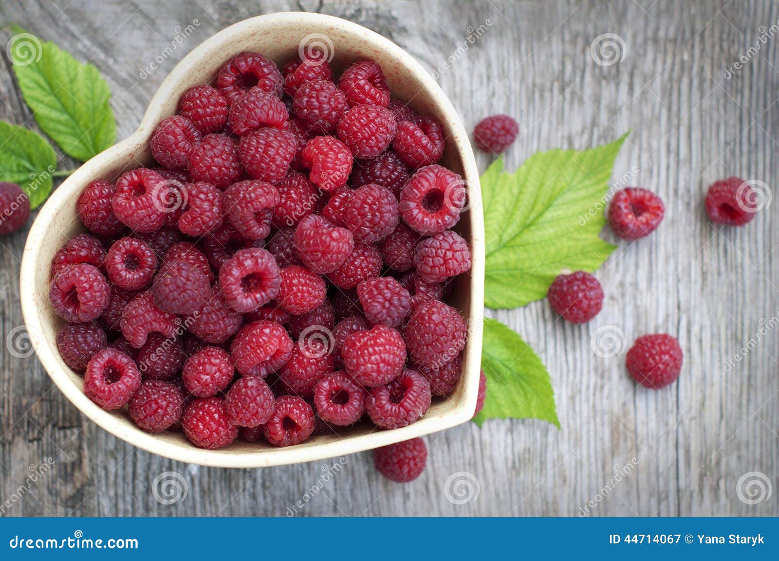 Raspberry in heart stock image. Image of harvest, suumer - 44714067