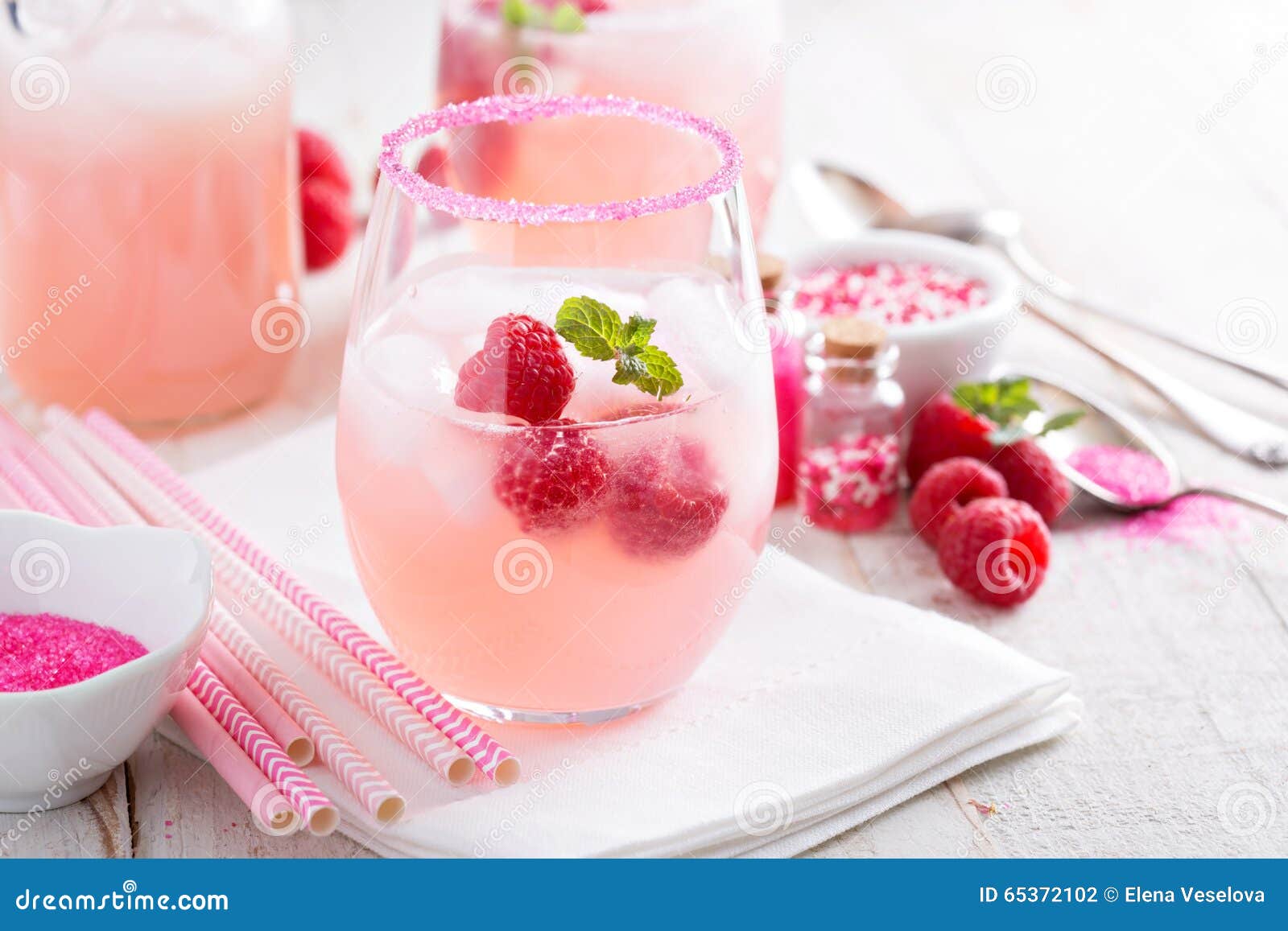 Raspberry Lemonade in a Glass Stock Photo - Image of cool, drink: 65372102