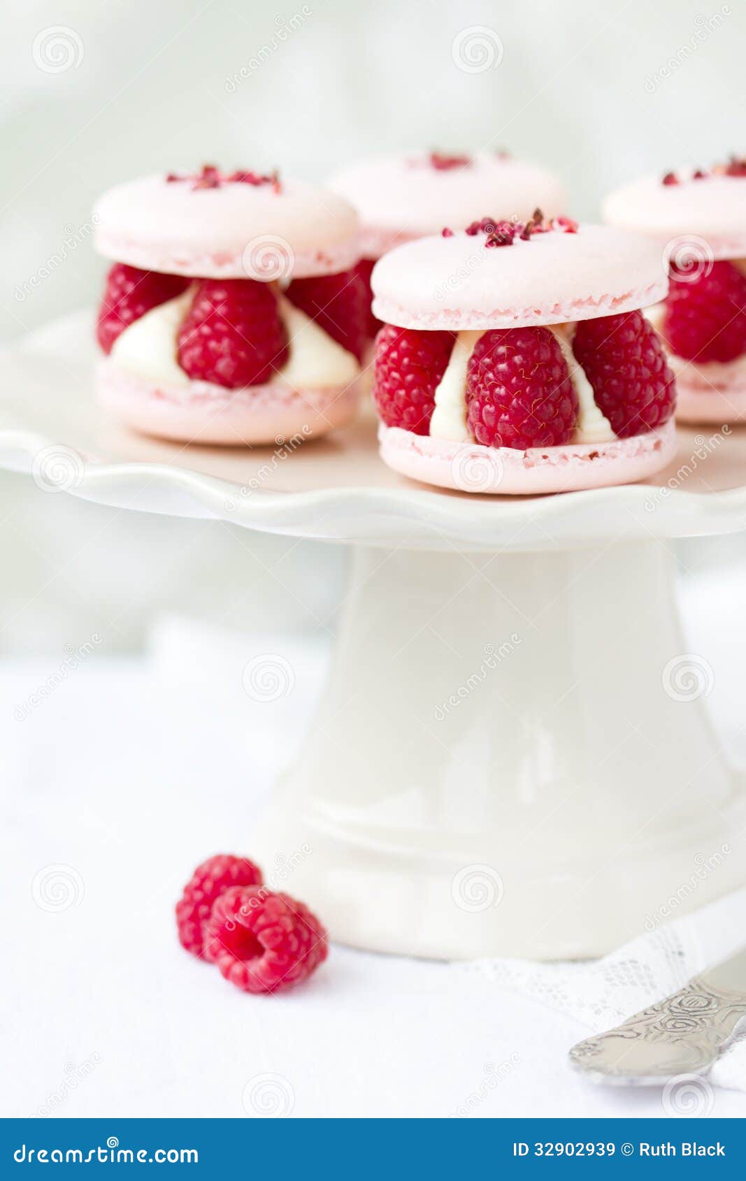 Raspberry macarons stock image. Image of sweet, pastries - 32902939