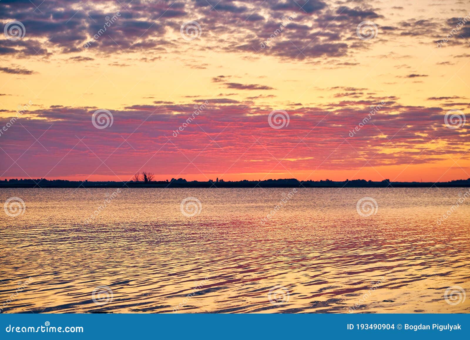 Raspberry Sunset on the Shore. Mirror Reflection of a Cloudy Sky in the ...