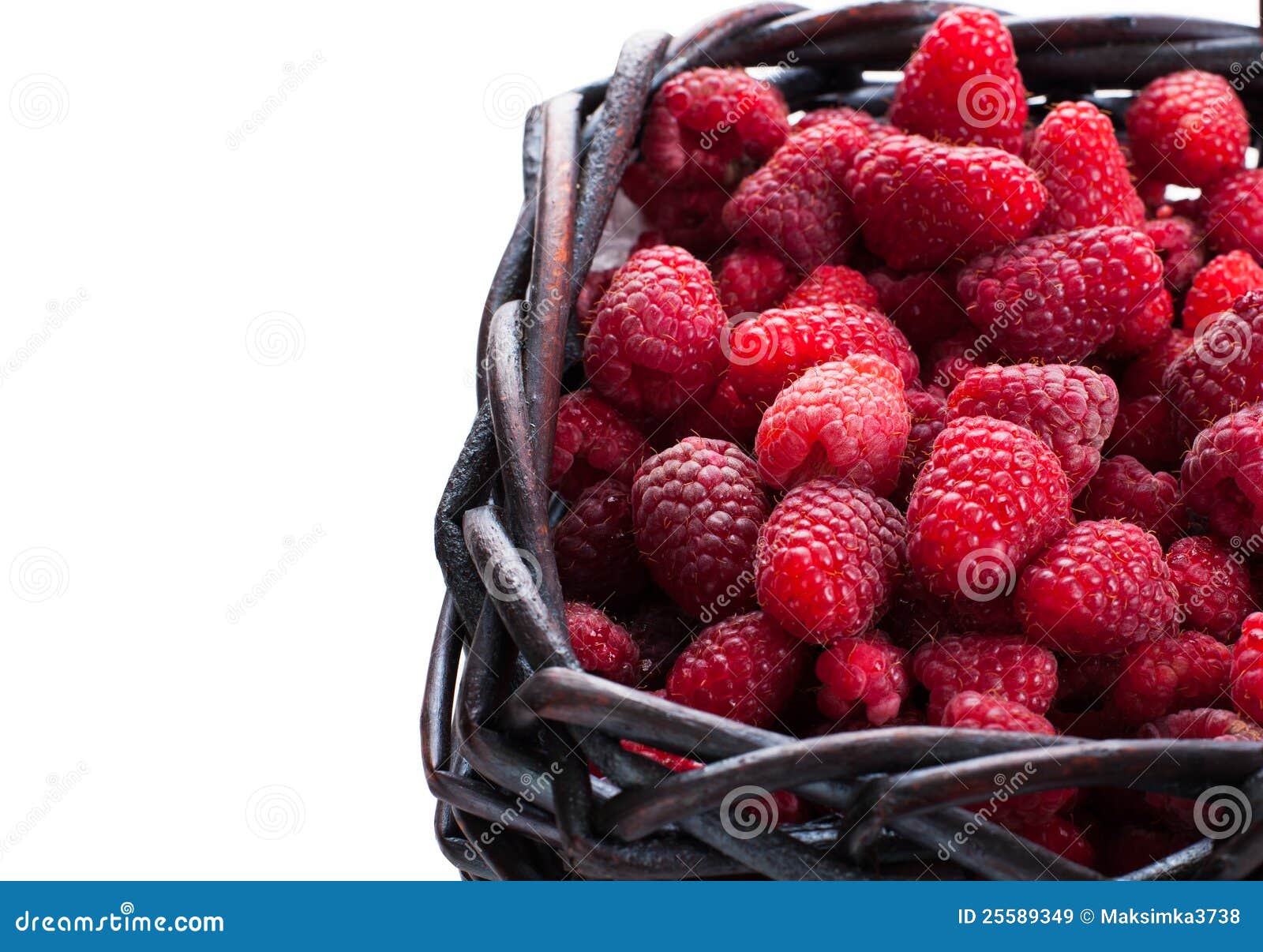 Raspberry in wood basket stock image. Image of sweet - 25589349