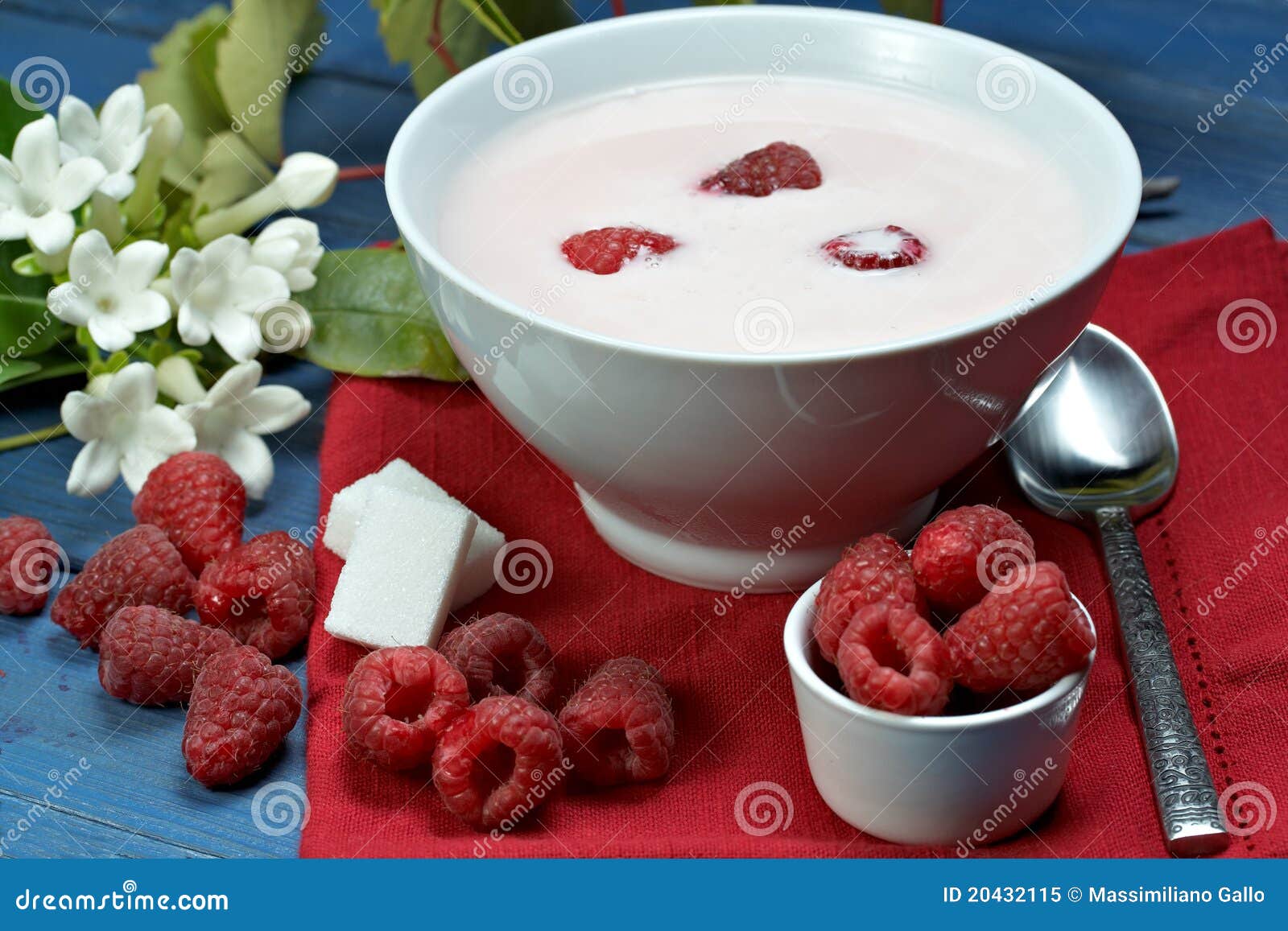 Raspberry with yogurt stock image. Image of macro, sweet - 20432115