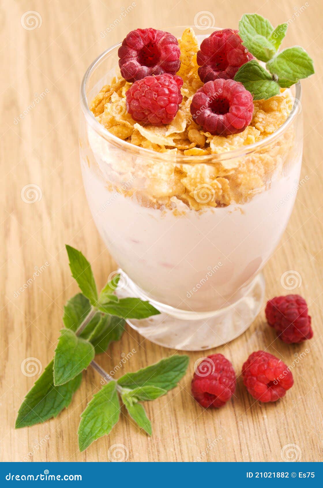 Raspberry Yogurt with Flakes Stock Photo - Image of smoothie, beverage ...