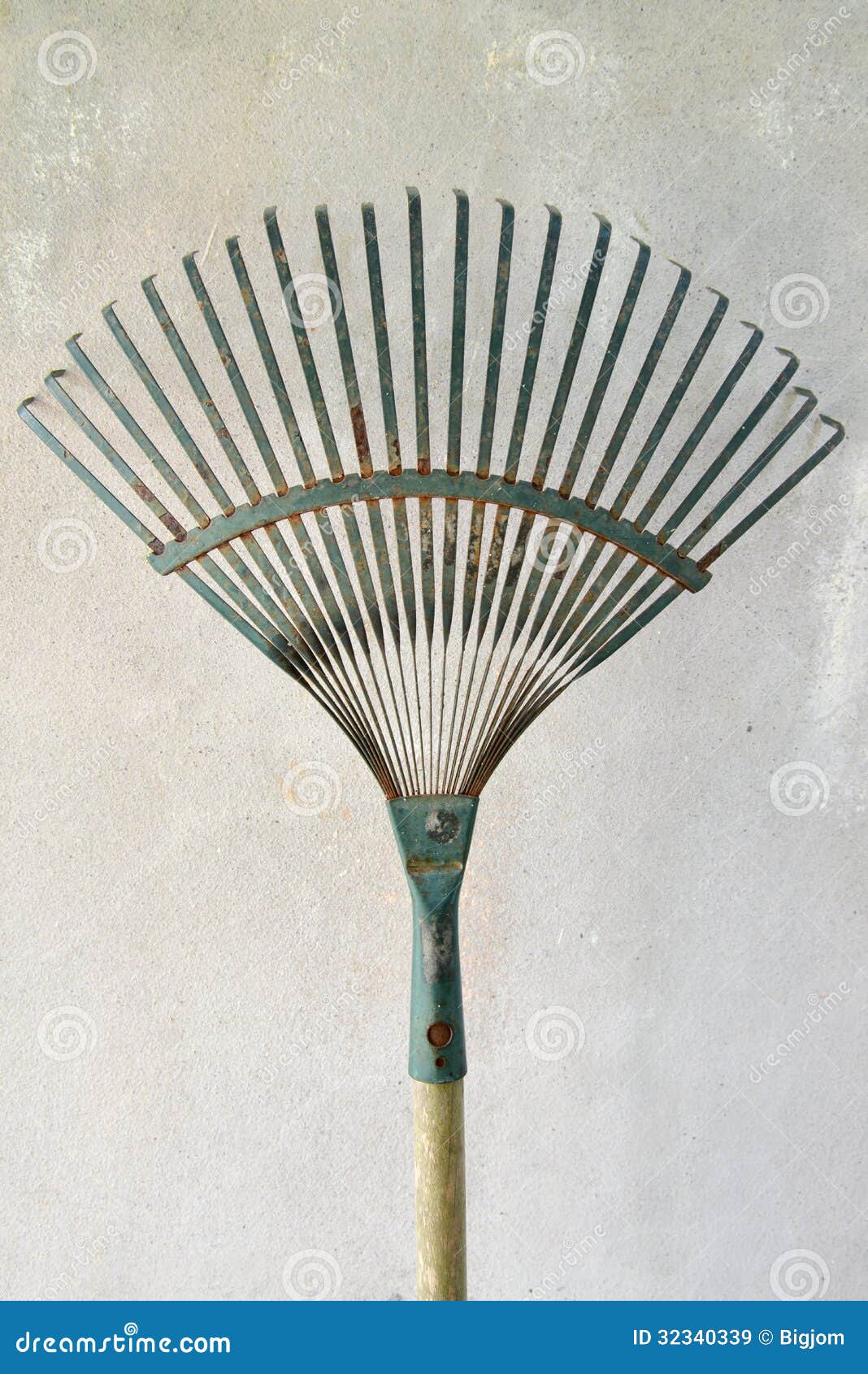 Rastrillo imagen de archivo. Imagen de herramientas, granjero - 32340339