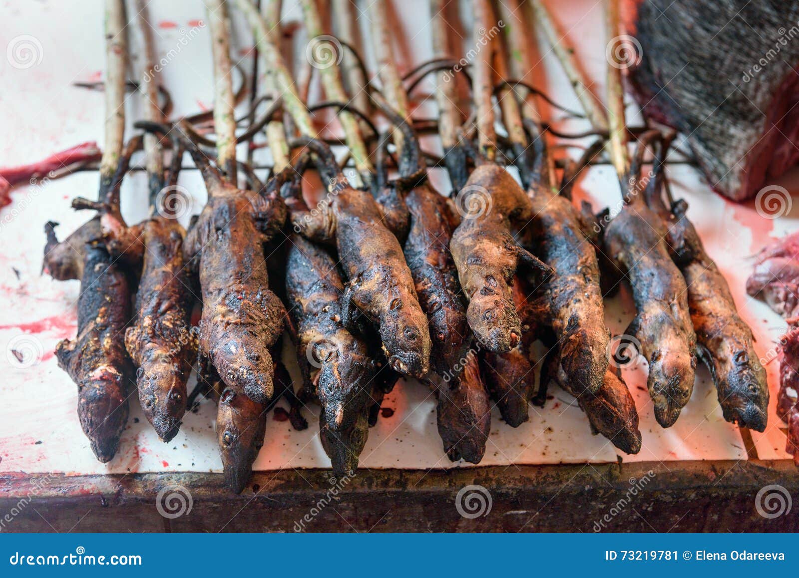 Ratas Asadas En El Mercado Tradicional De Tomohon Imagen de archivo ...