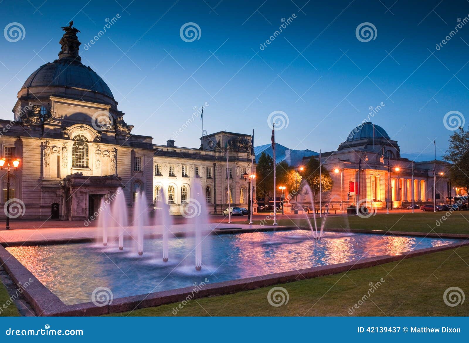 Rathaus, Cardiff, Großbritannien Stockbild - Bild von wales, grenzstein ...