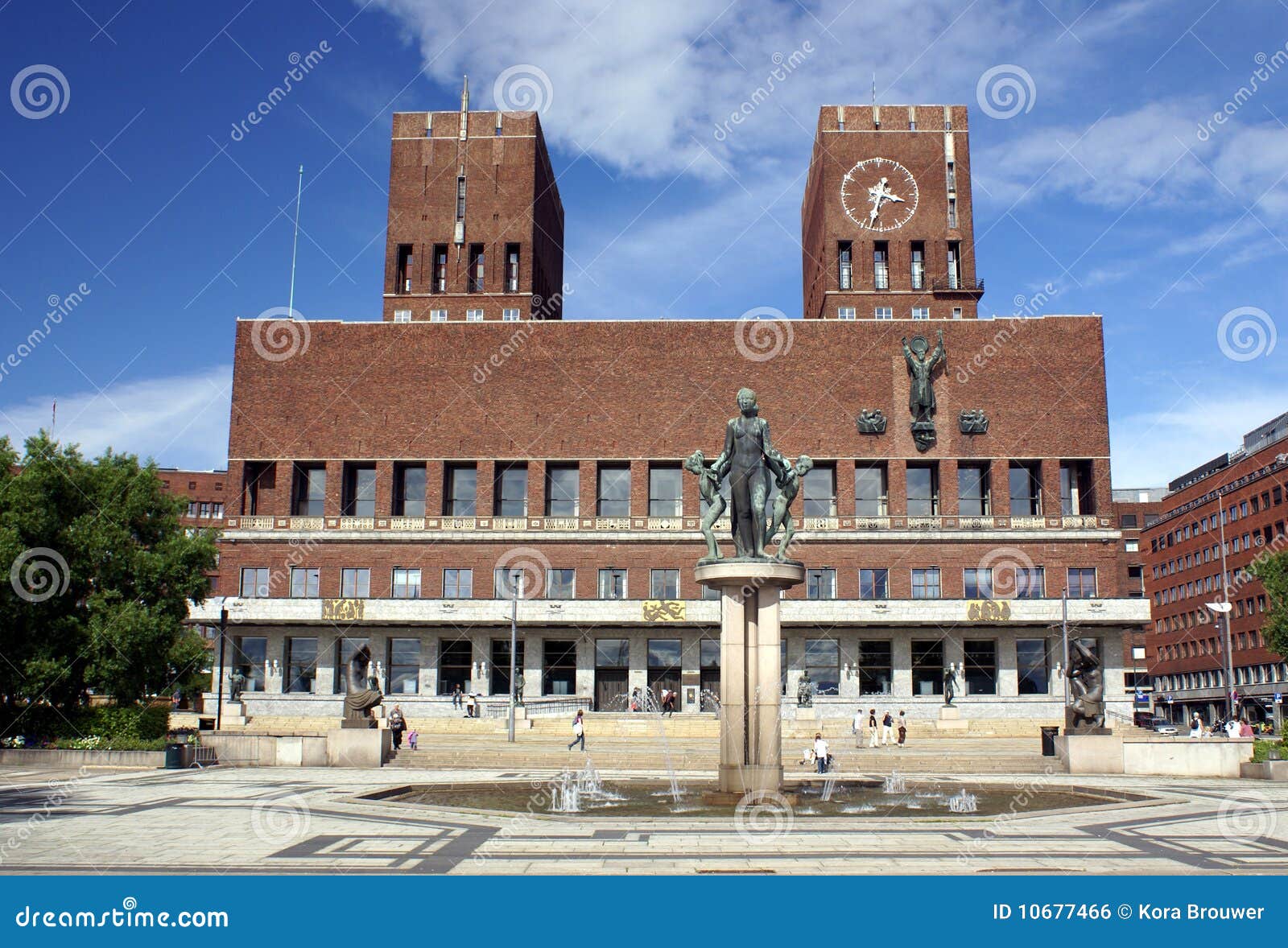 Rathaus Oslo redaktionelles foto. Bild von oslo, statue - 10677466
