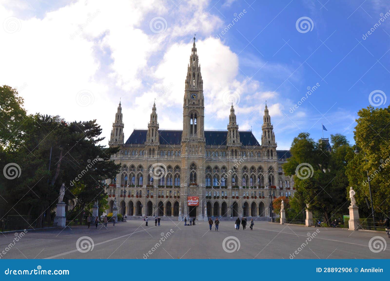 Rathaus in Vienna, Austria editorial photo. Image of history - 28892906
