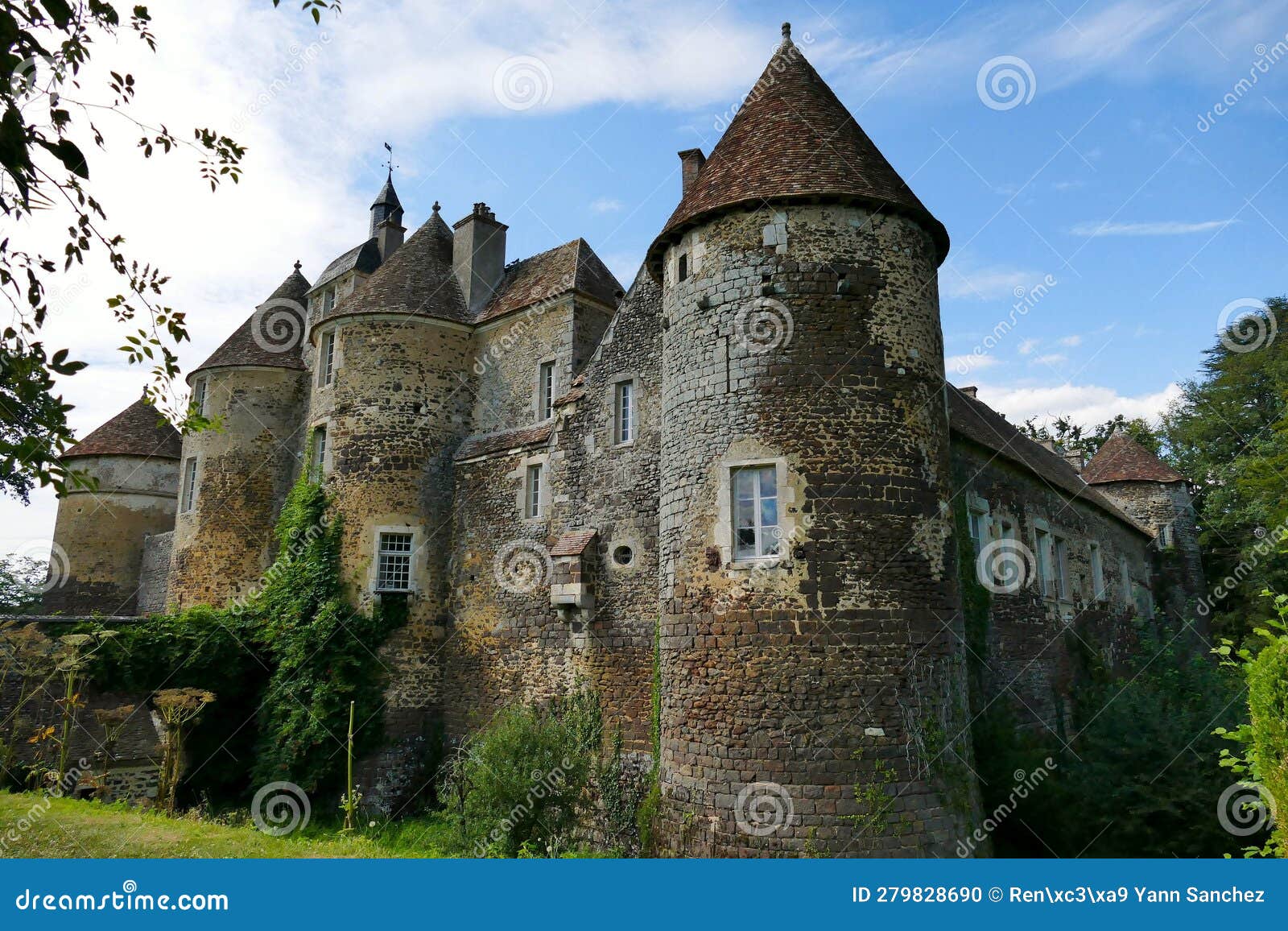 The Ratilly castle stock photo. Image of door, wall - 279828690