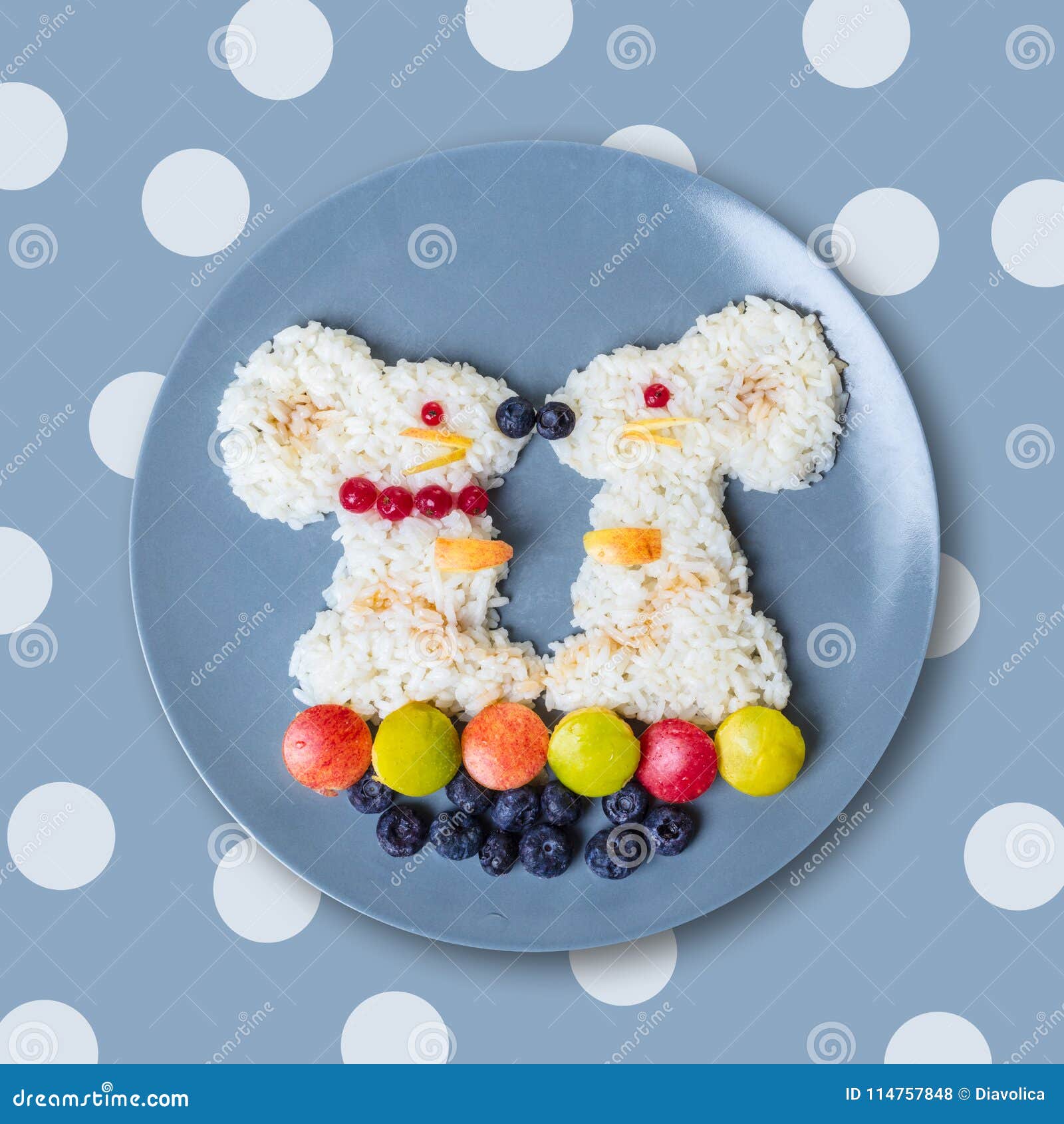 Rato Do Arroz Doce Com Bagas Foto de Stock - Imagem de escola, arte ...