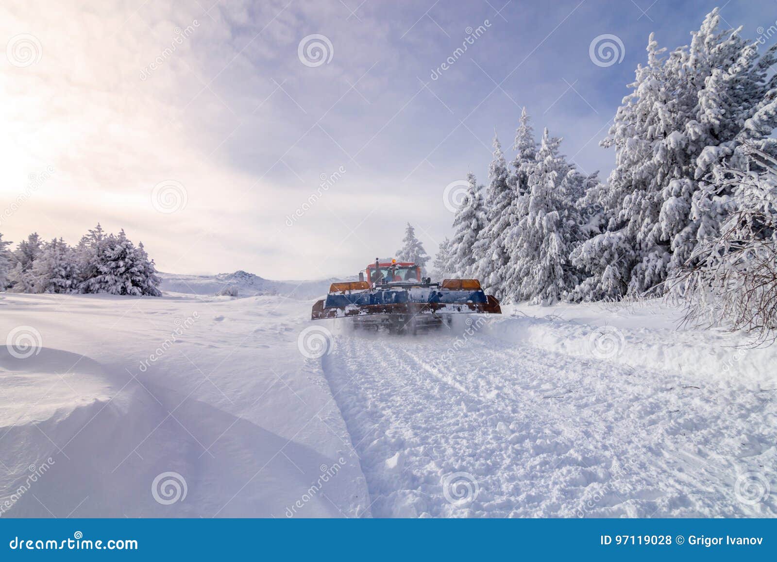 Ratrak, Grooming Machine, Special Snow Vehicle Stock Photo - Image of ...