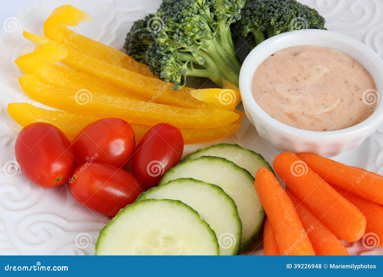 Rauwe Groenten Met Onderdompeling Stock Foto - Image of dieet, plak ...