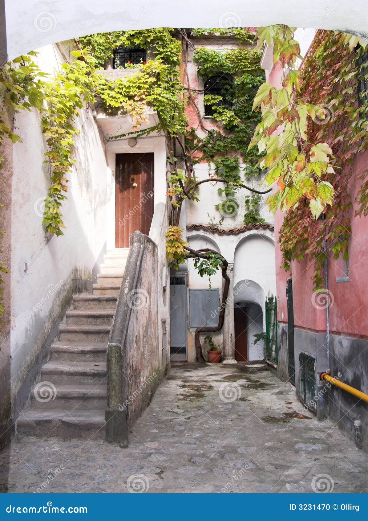 Ravello Alley Stairs Climber Stock Photo - Image of italia, alley: 3231470