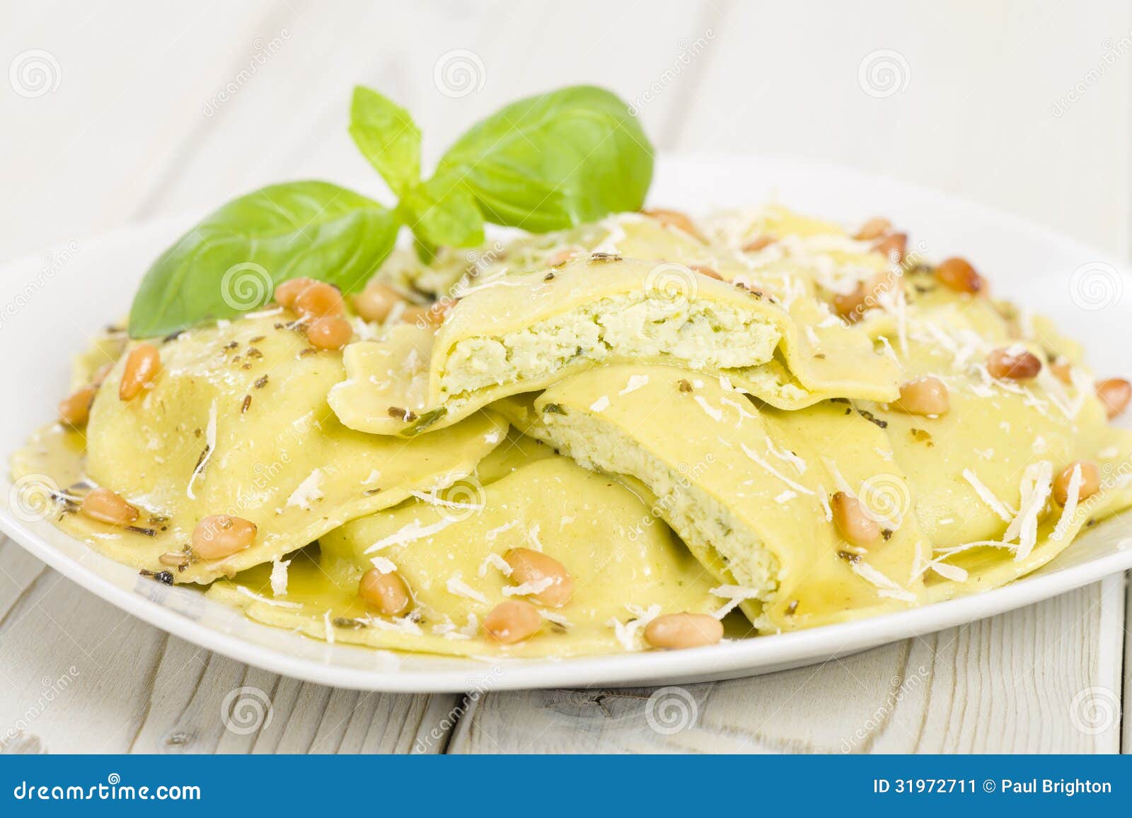 Ravioli image stock. Image du pâtes, vert, italie, déjeuner - 31972711