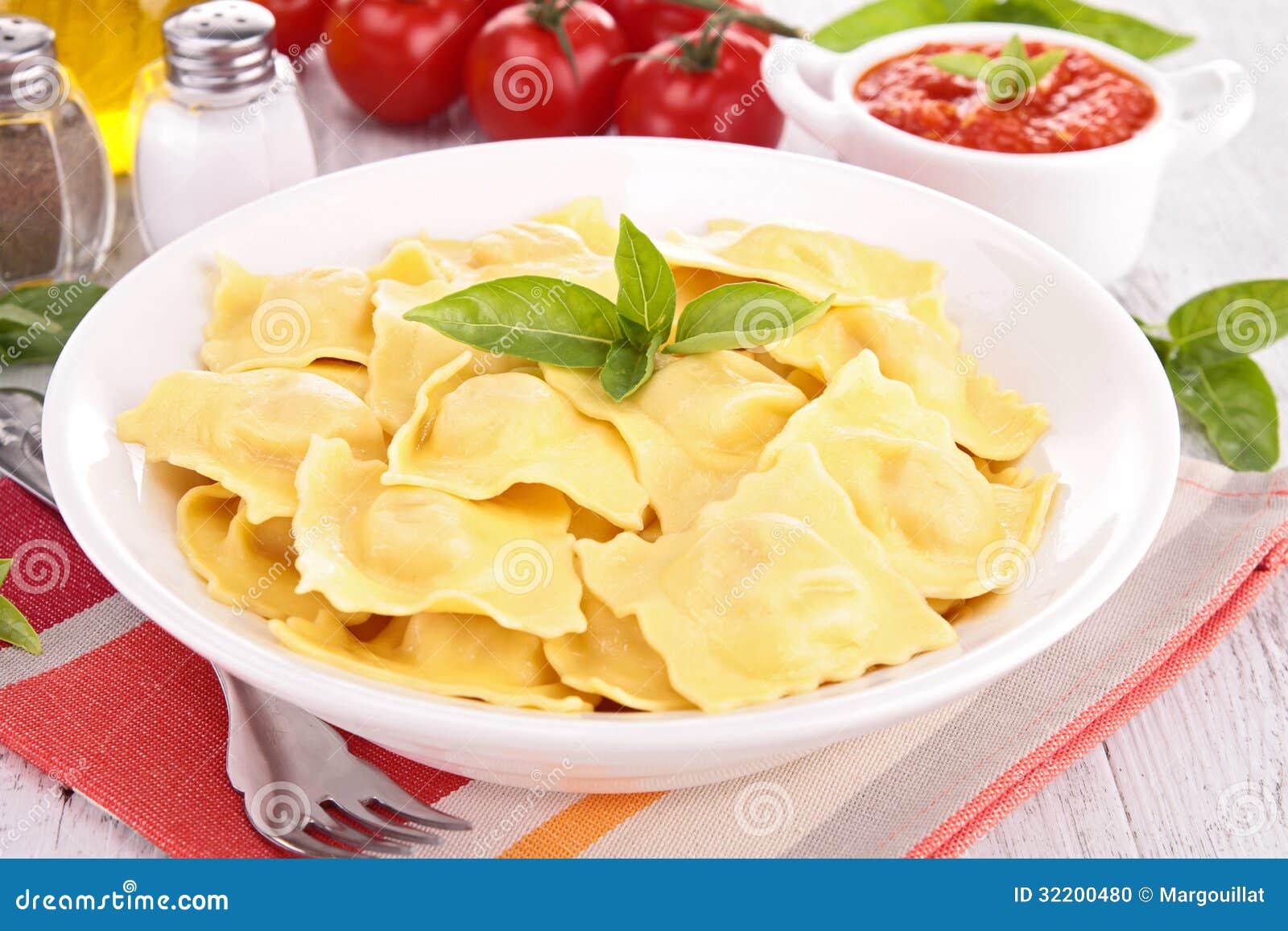 Ravioli photo stock. Image du cuit, repas, pâtes, gastronomie - 32200480