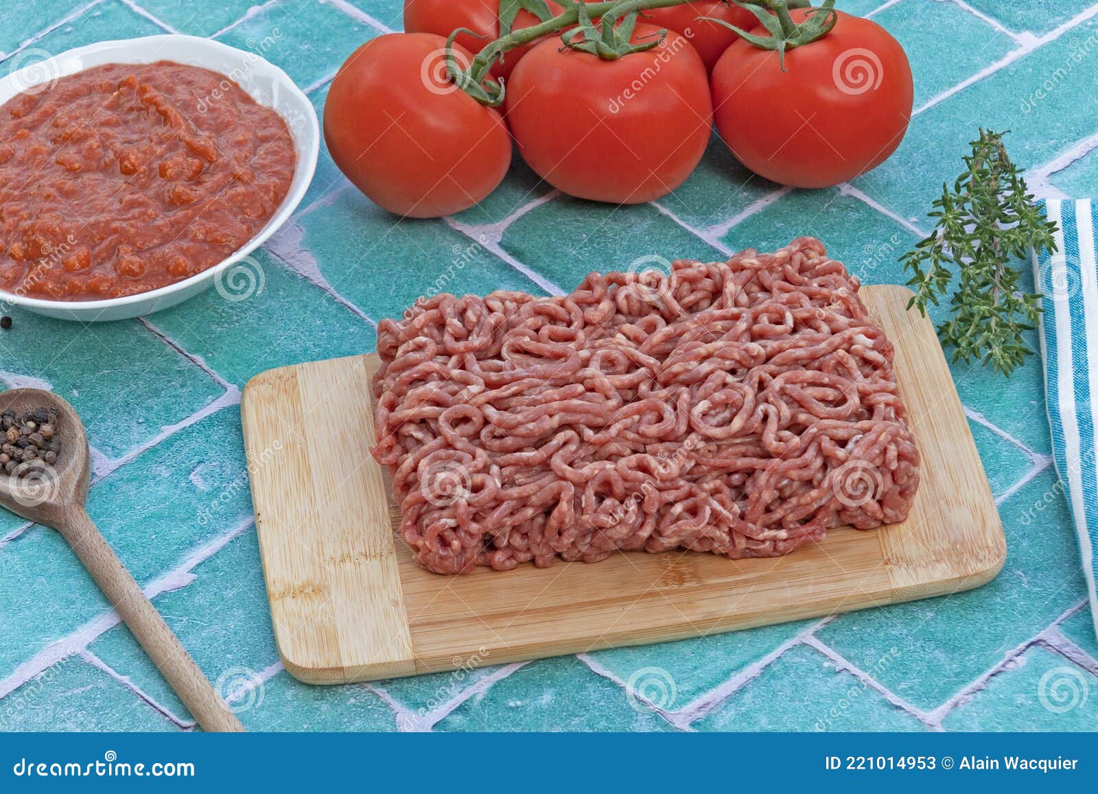Raw ground beef stock image. Image of beef, tomato, aliment - 221014953