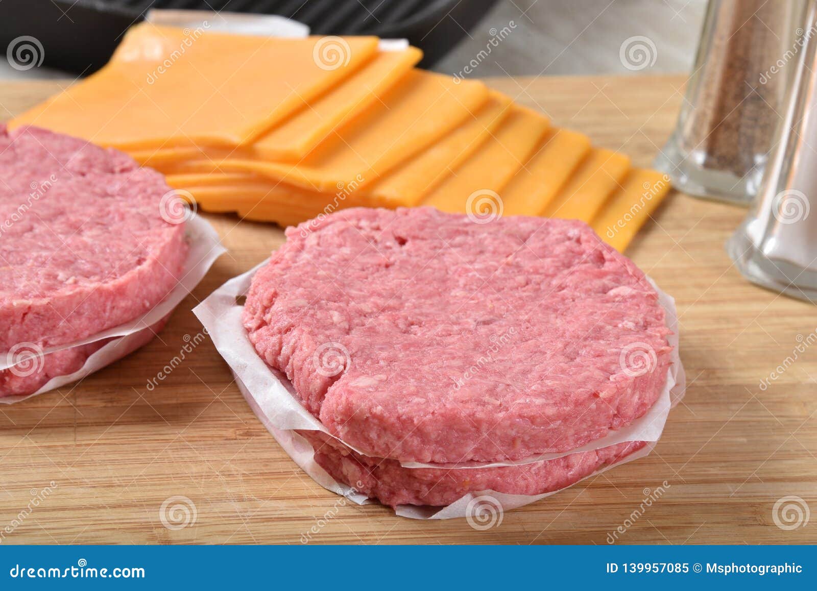 Raw hamburger patties stock image. Image of lunch, salt - 139957085