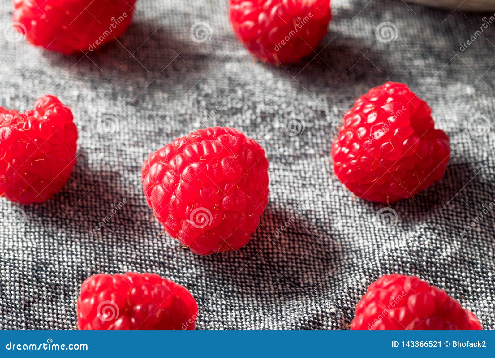 Raw Red Organic Raspberries Stock Image - Image of juicy, sweet: 143366521