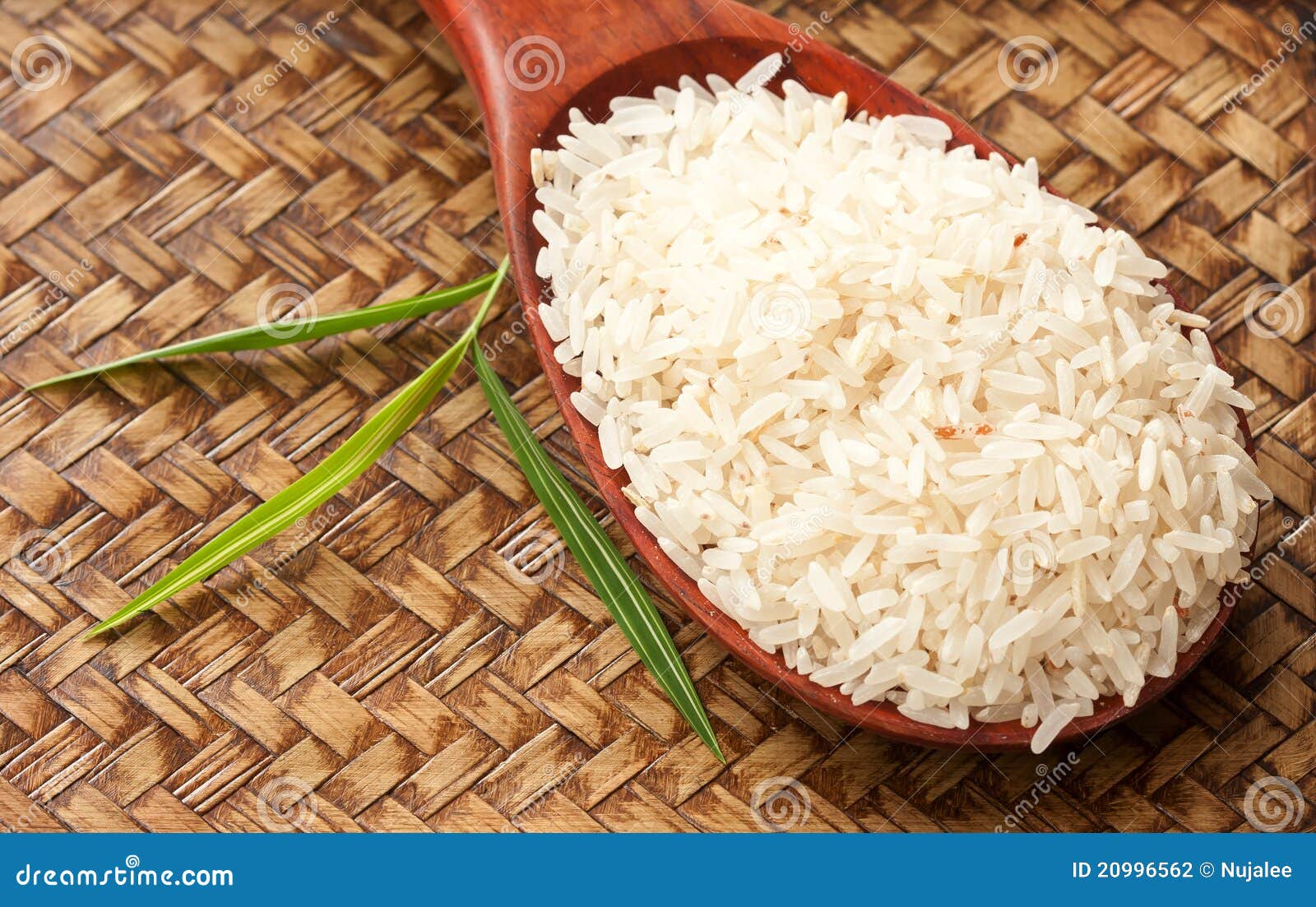 Raw rice in spoon stock photo. Image of seed, bowl, fiber - 20996562
