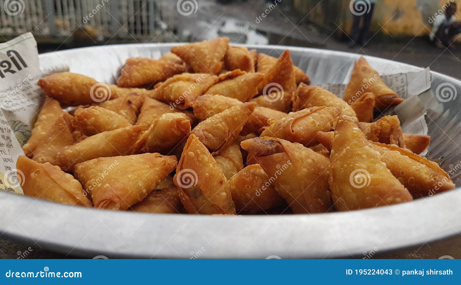 Raw samosas dipped in oil stock image. Image of samosas - 195224043