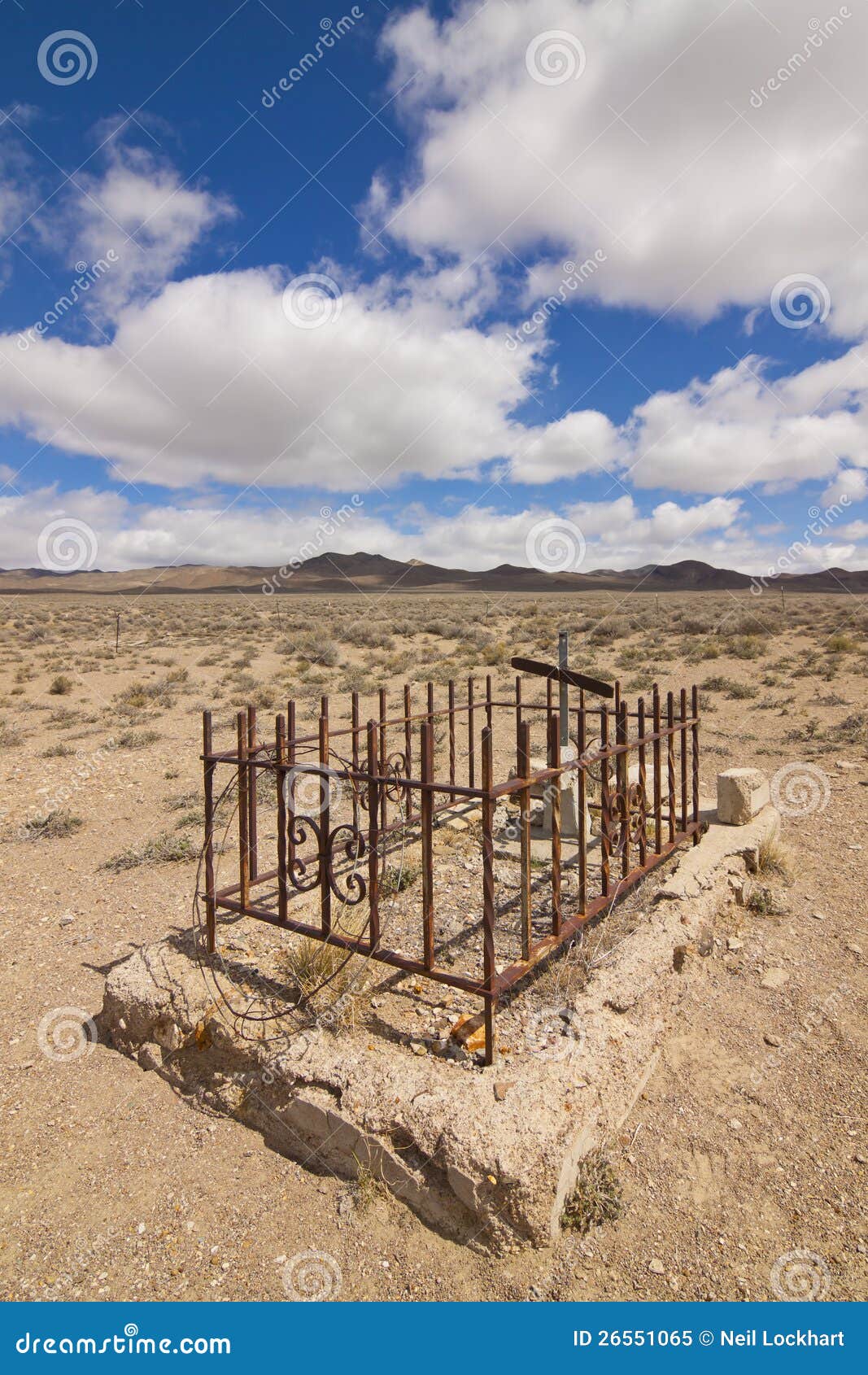 Rawhide Ghost Town Grave Site Stock Image - Image of rusty, cross: 26551065