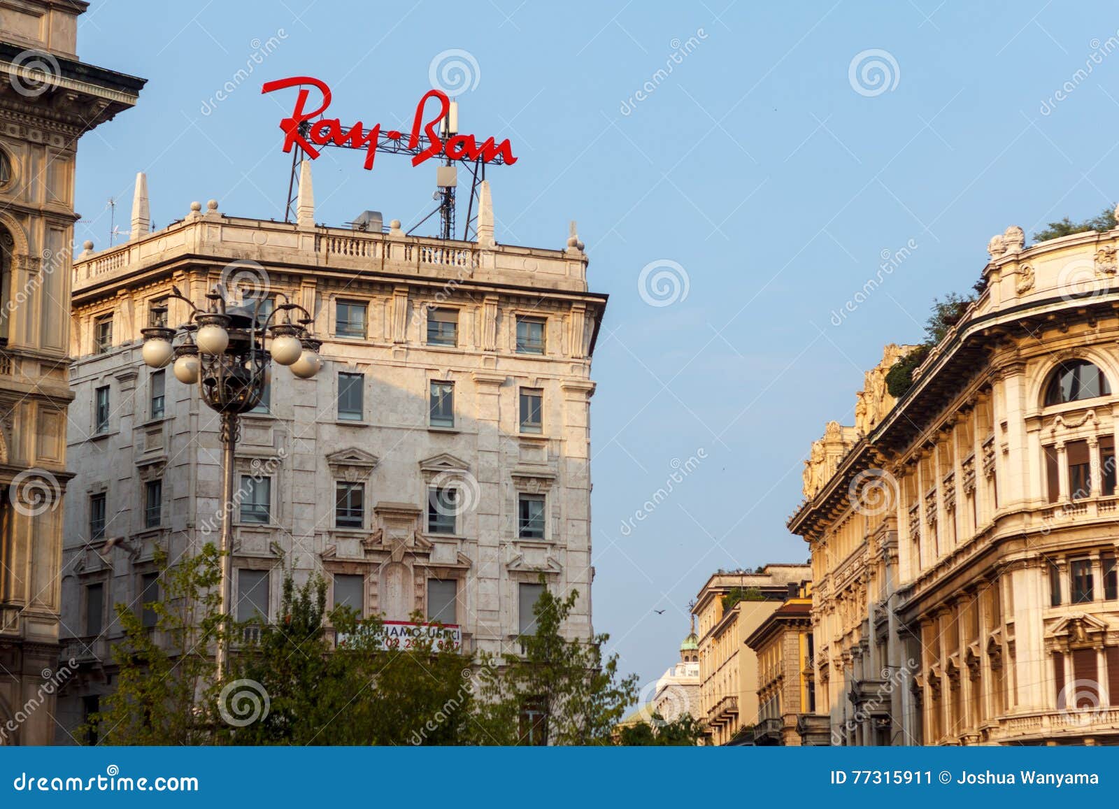 Ray - Ban Signage editorial photo. Image of italia, logotype - 77315911