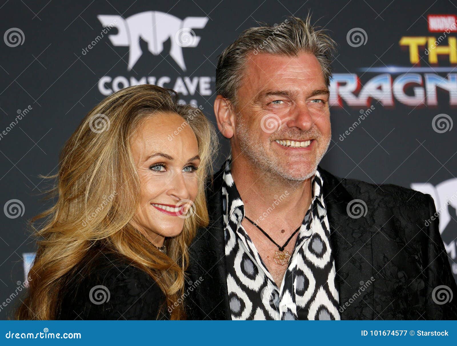 Ray Stevenson Y Elisabetta Caraccia Fotografía editorial - Imagen de ...