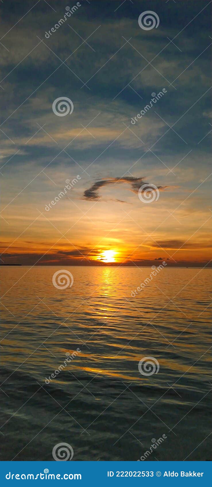 Ray sun in the ocean stock image. Image of afterglow - 222022533