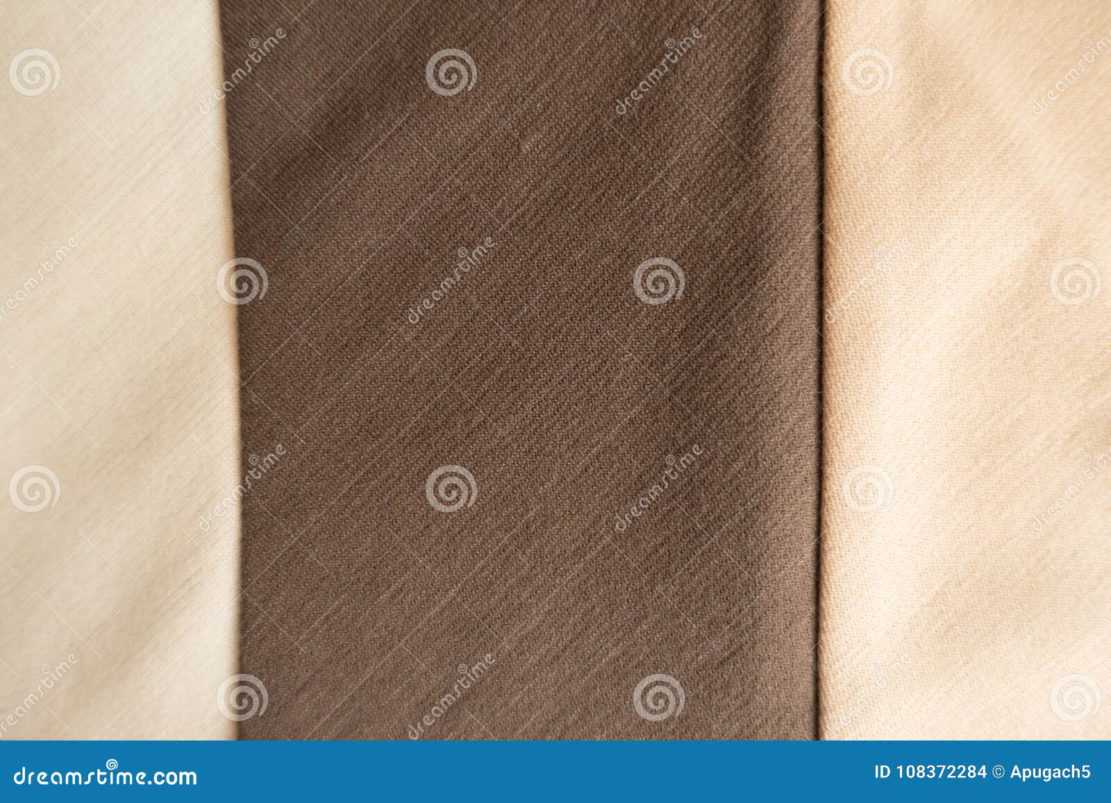 Raya De Brown Cosida a La Tela Beige Verticalmente Foto de archivo ...