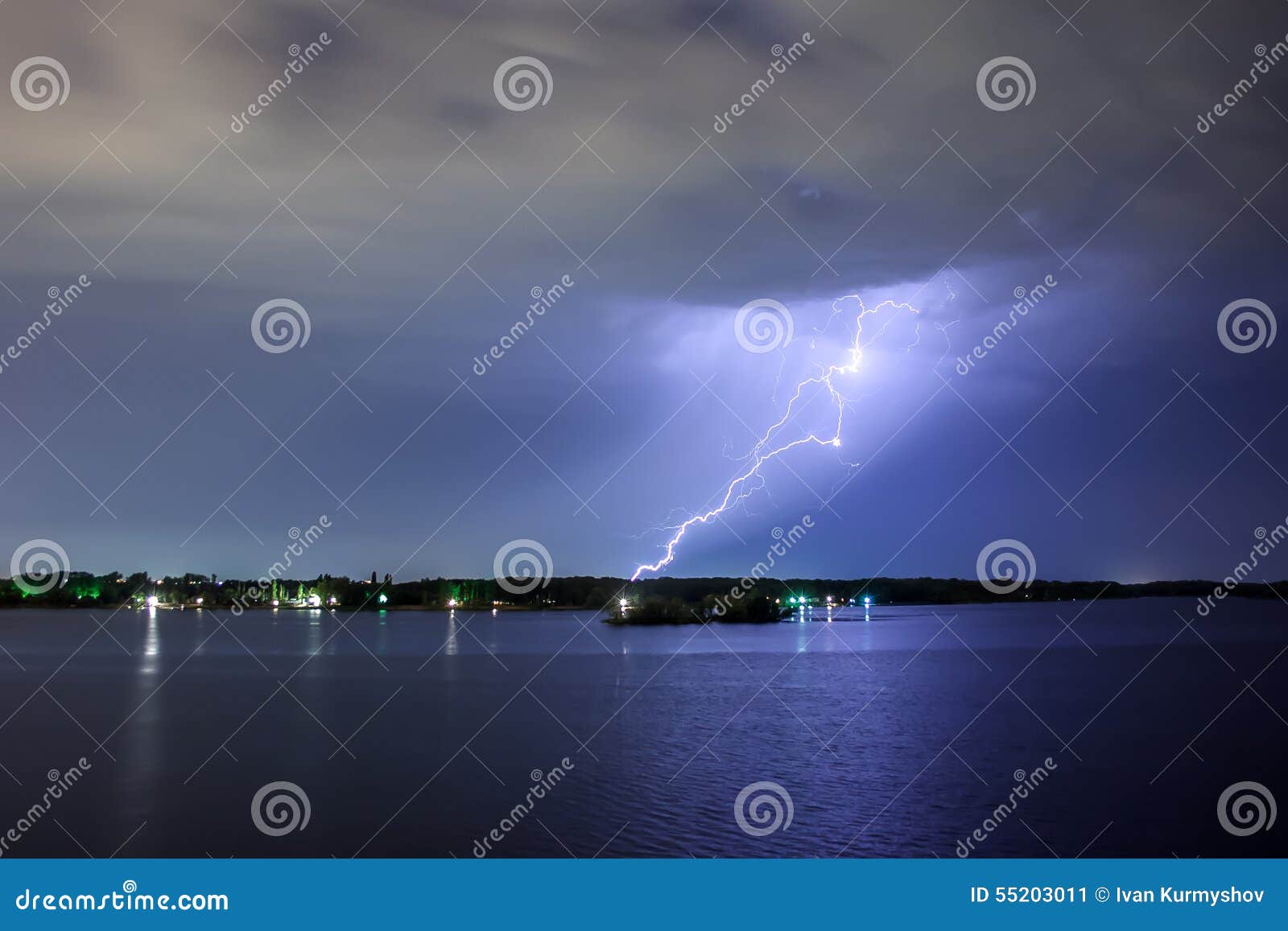 Rayo de la iluminación imagen de archivo. Imagen de foto - 55203011