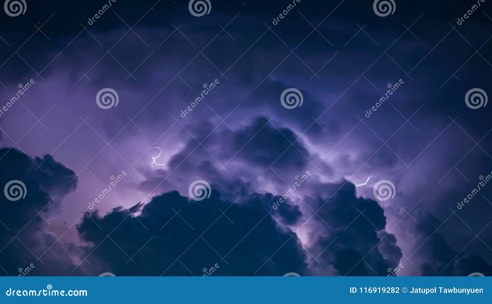 Rayo En Nube De Tormenta Oscura Foto de archivo - Imagen de tormenta, nube: 116919282