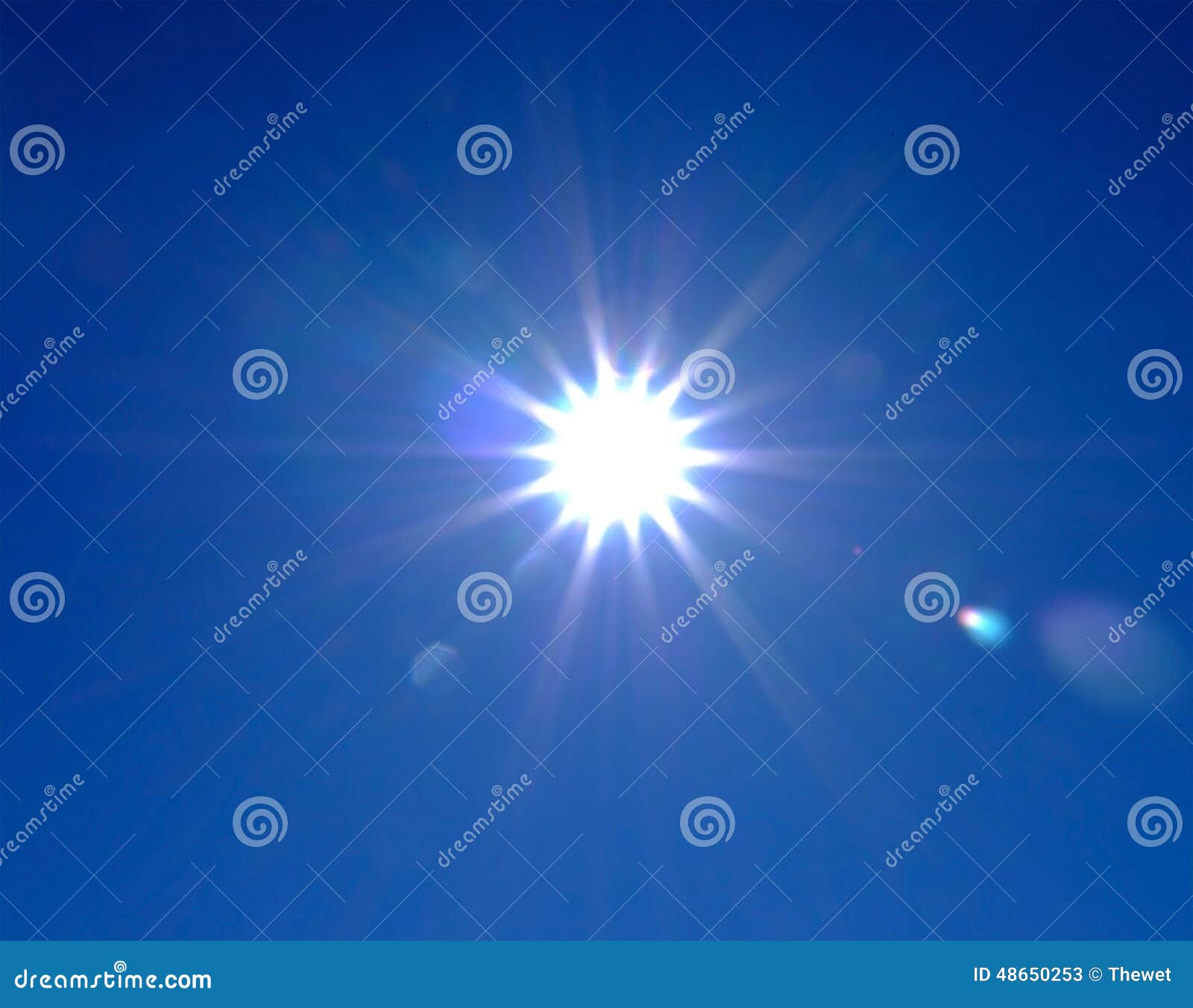 Rayo Solar En El Cielo Azul Imagen de archivo - Imagen de brillo ...