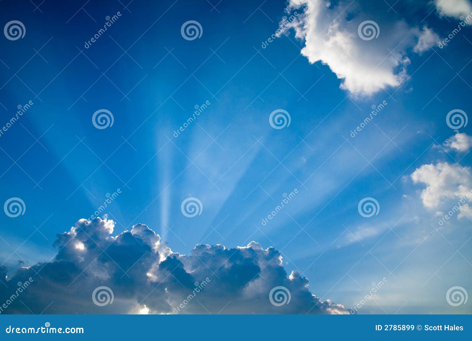 Rayos De Sol Azules #5 De Las Nubes De Los Skys Imagen de archivo ...