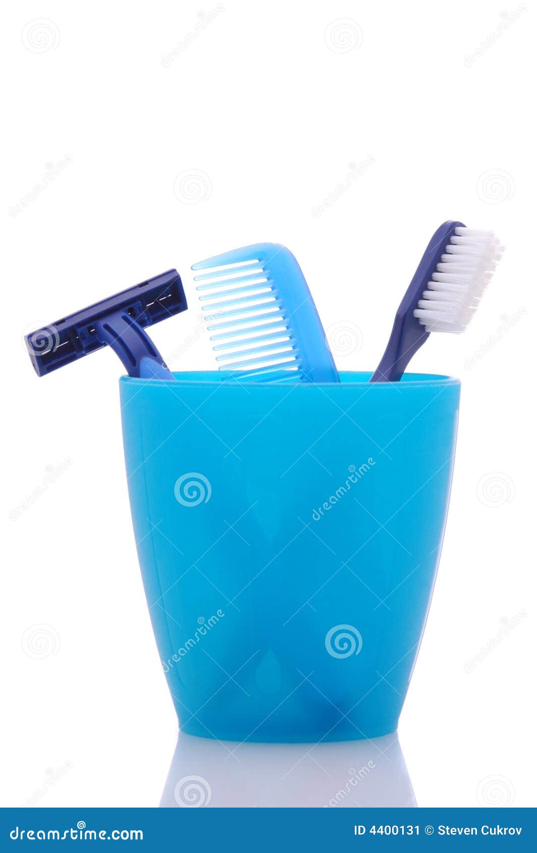 Razor Comb Toothbrush in Cup Stock Image - Image of razor, shaver: 4400131