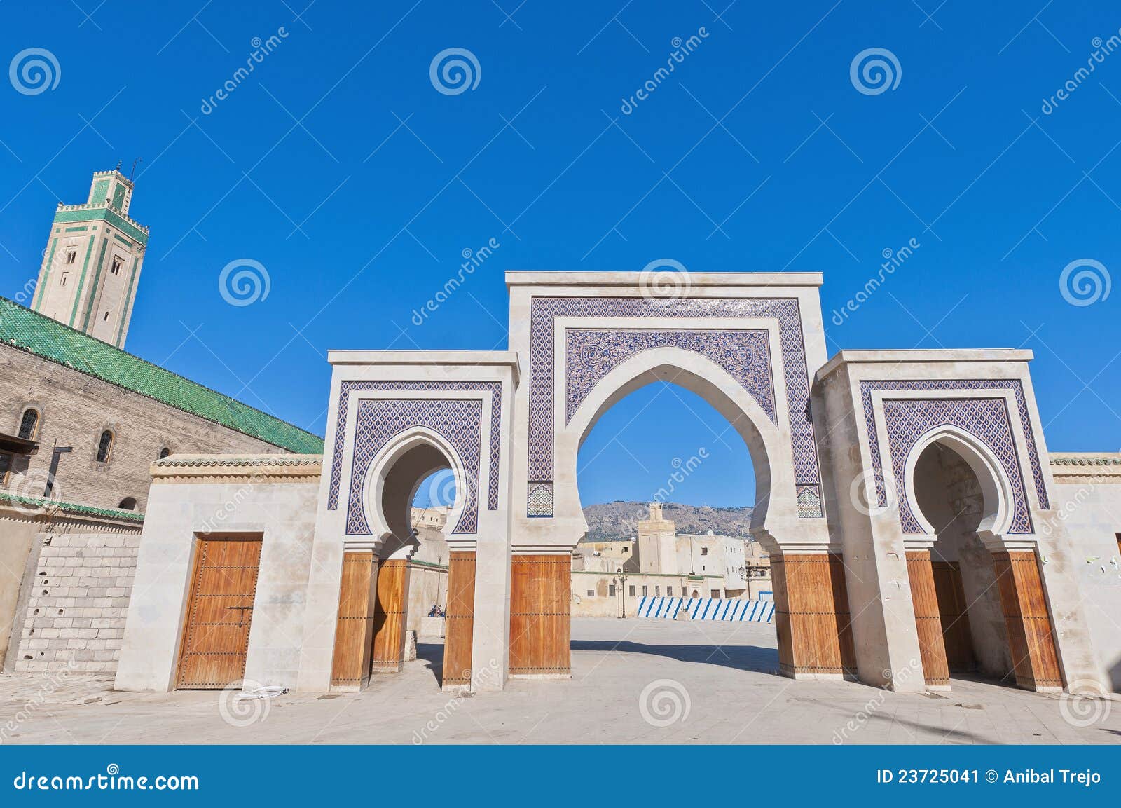 Rcif gate at Fez, Morocco stock image. Image of destination - 23725041