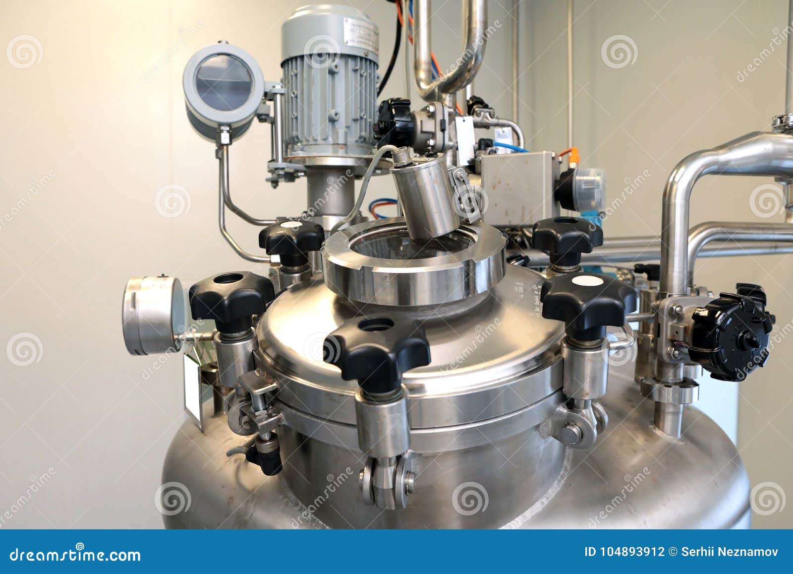 Reactors of Suspensions and Solutions. Manufacture of Pharmaceutical ...